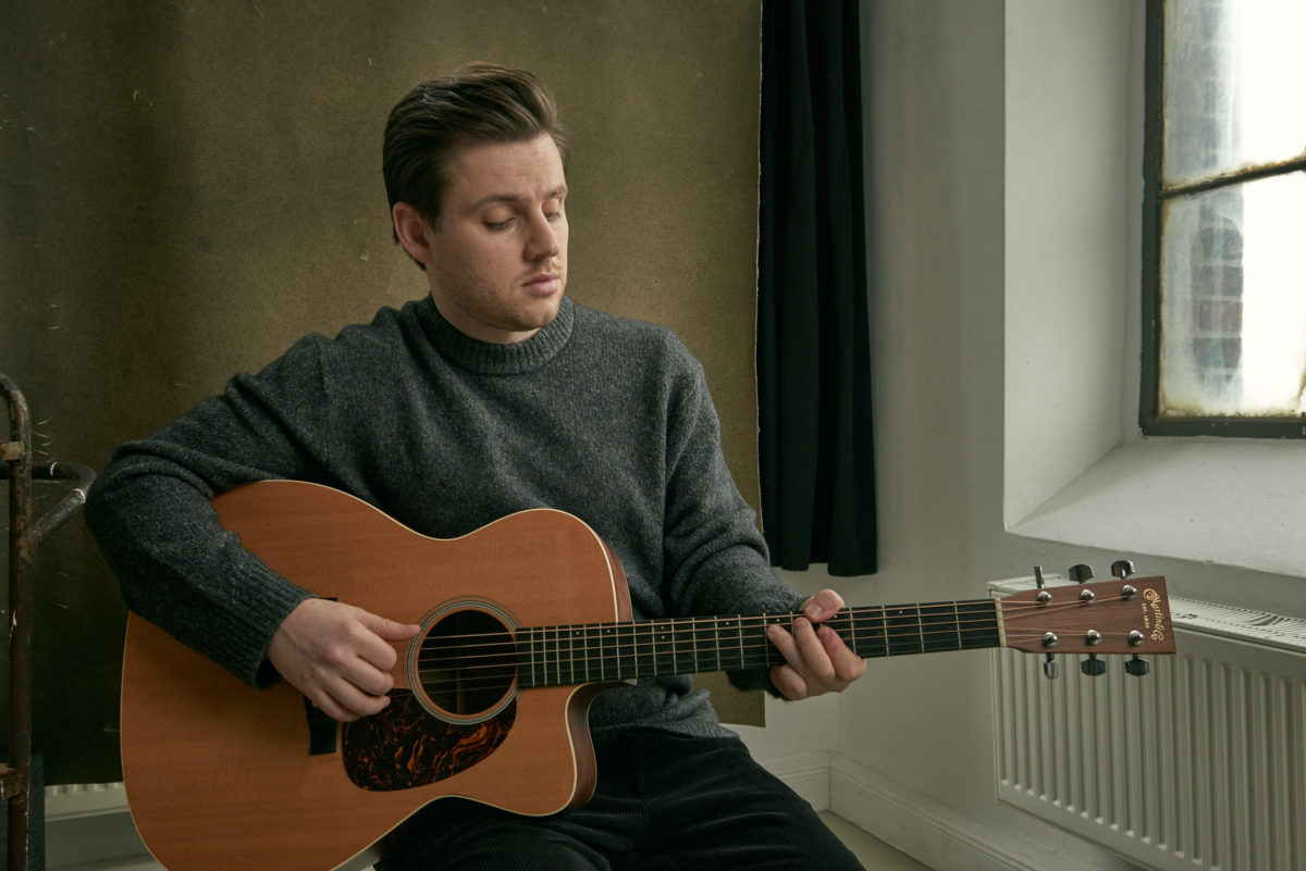 MusikBlog - René Miller - Standing In His Shoes - Neue Single